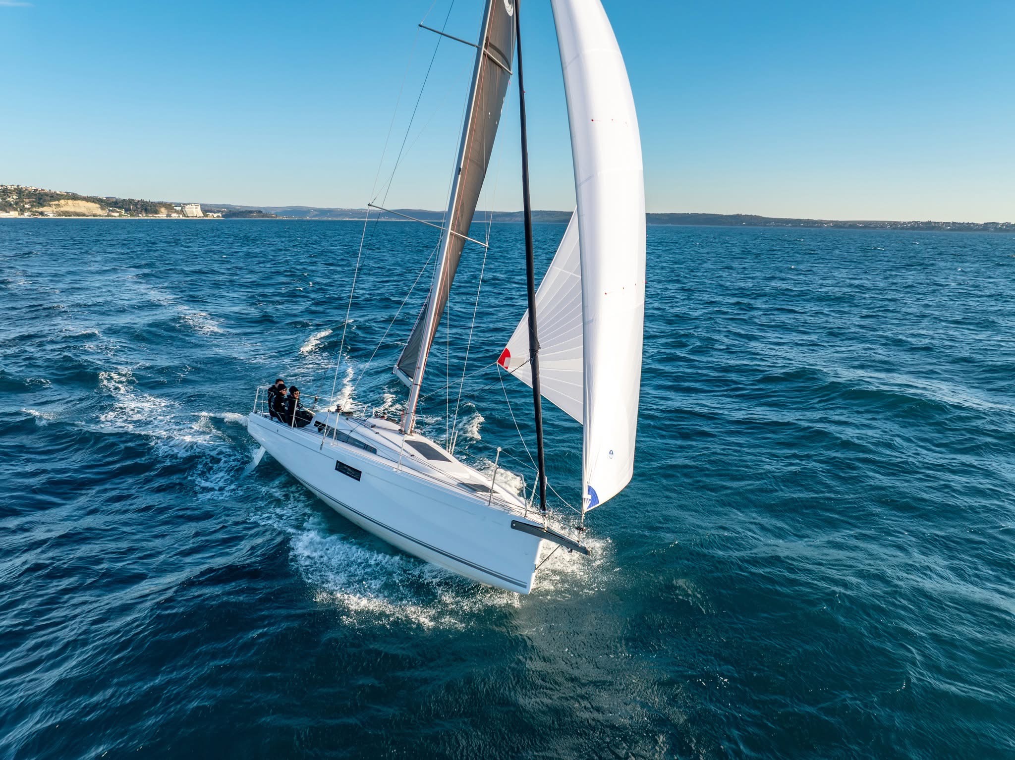 First Pictures of Beneteau's New First 30 Sailing - Murray Yacht Sales